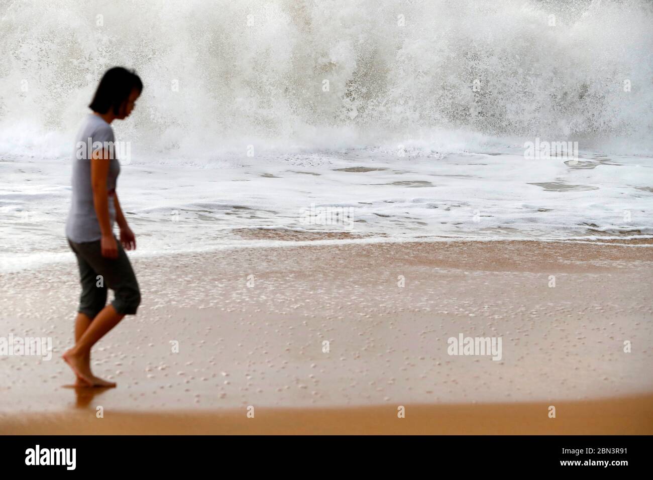 High wave hi-res stock photography and images - Alamy