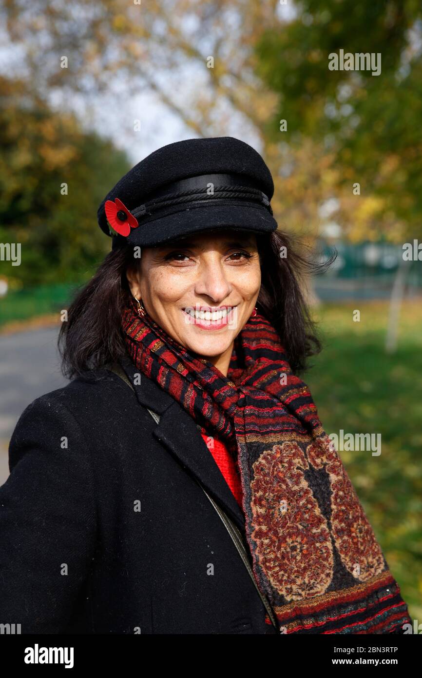 Woman park autumn smiling hi-res stock photography and images - Alamy
