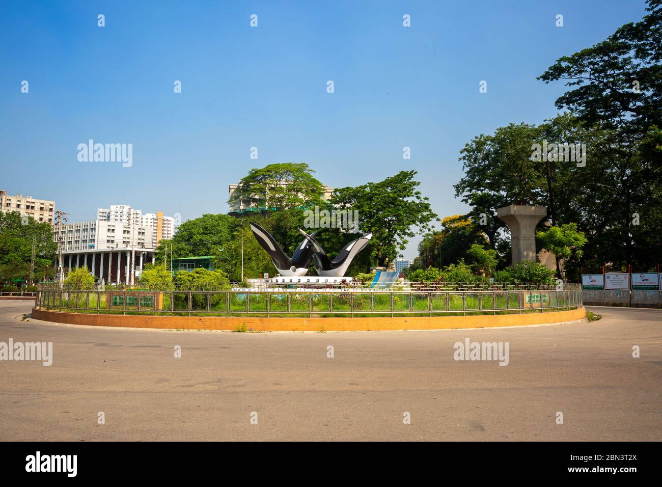 Robin magpie is national bird of bangladesh hi-res stock photography ...