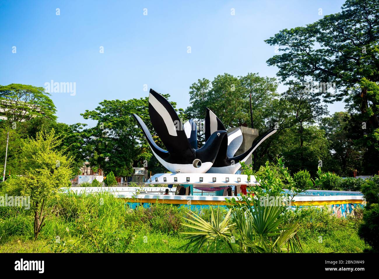 Robin magpie is national bird of bangladesh hi-res stock photography ...