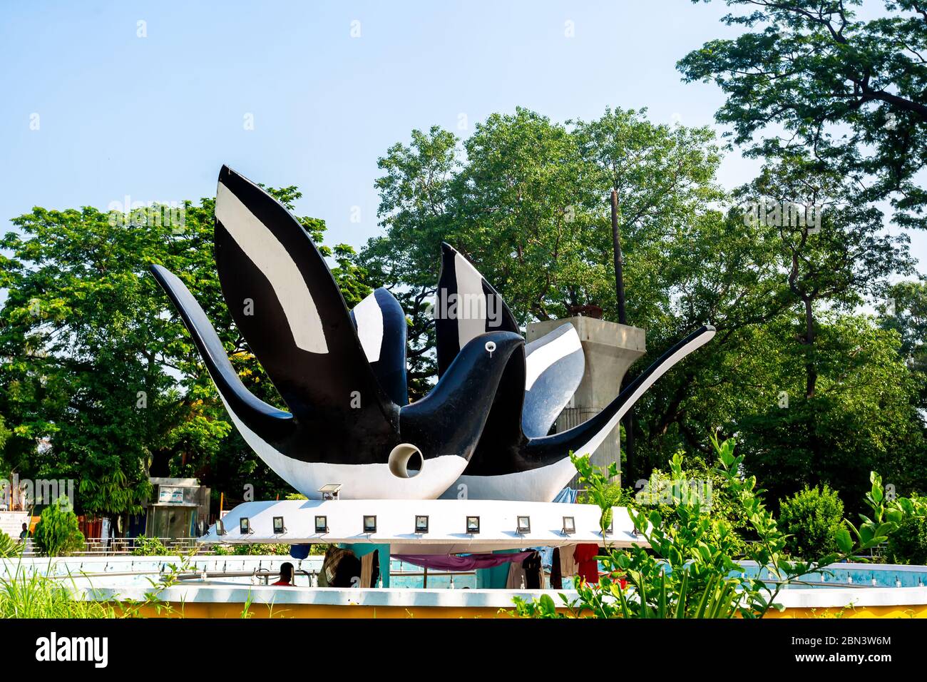 Robin magpie is national bird of bangladesh hi-res stock photography ...