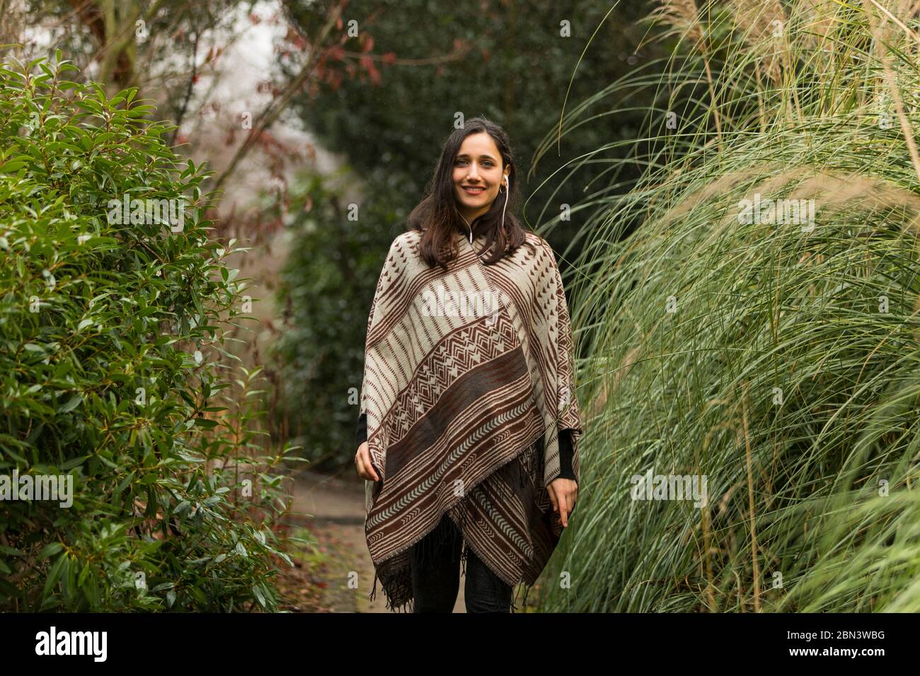Tall indian woman hi-res stock photography and images - Alamy
