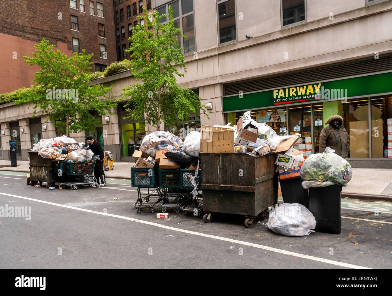 Supermarket waste food garbage hi-res stock photography and images - Alamy