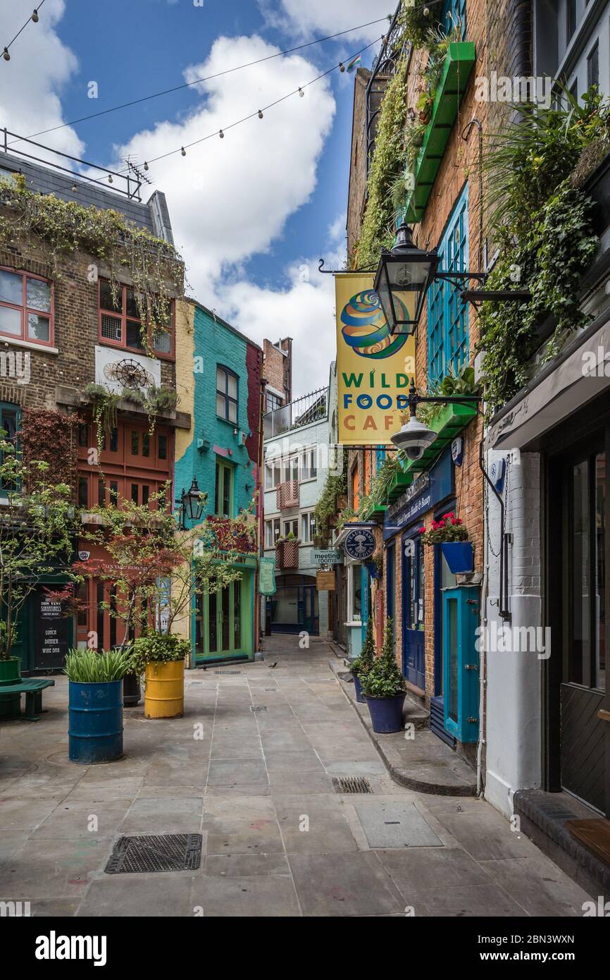 London lockdown facade hi-res stock photography and images - Alamy