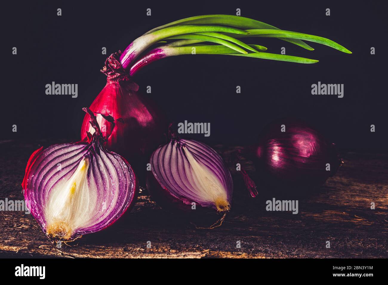 Red onion sprout close hi-res stock photography and images - Alamy