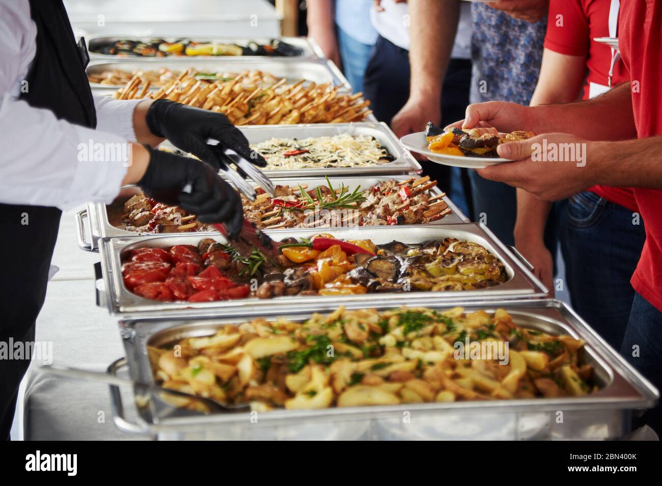 Men in suits dinner table hi-res stock photography and images - Alamy