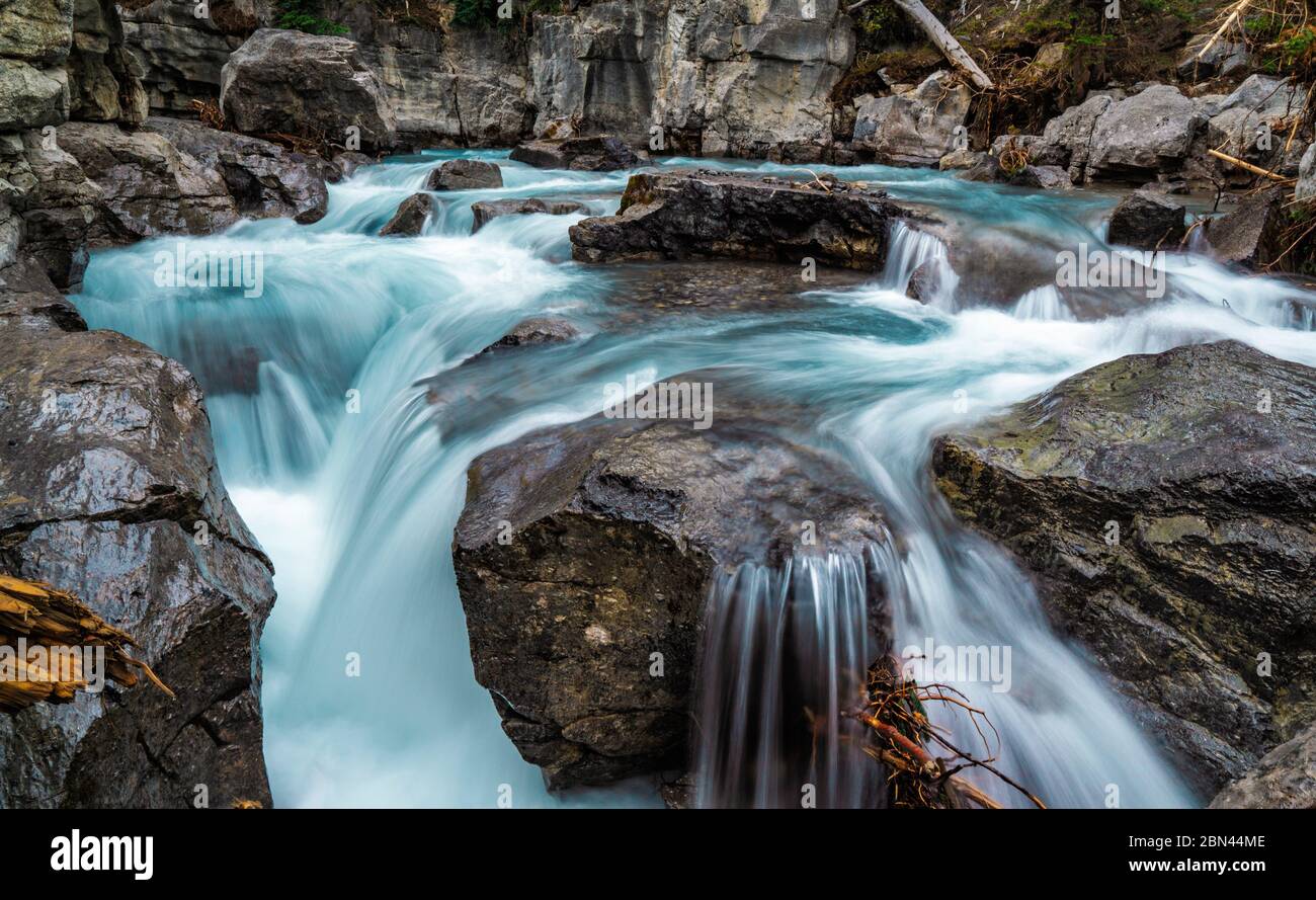 Water flowing gently on rocks hi-res stock photography and images - Alamy