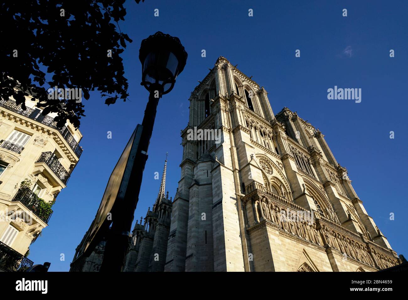 West facade of Cathedrale Notre-Dame de Paris Cathedral in Ile de la ...