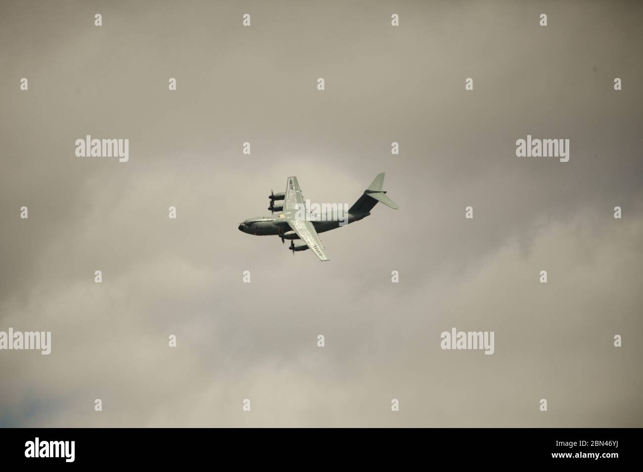 Raf airbus a400m parachute hi-res stock photography and images - Alamy