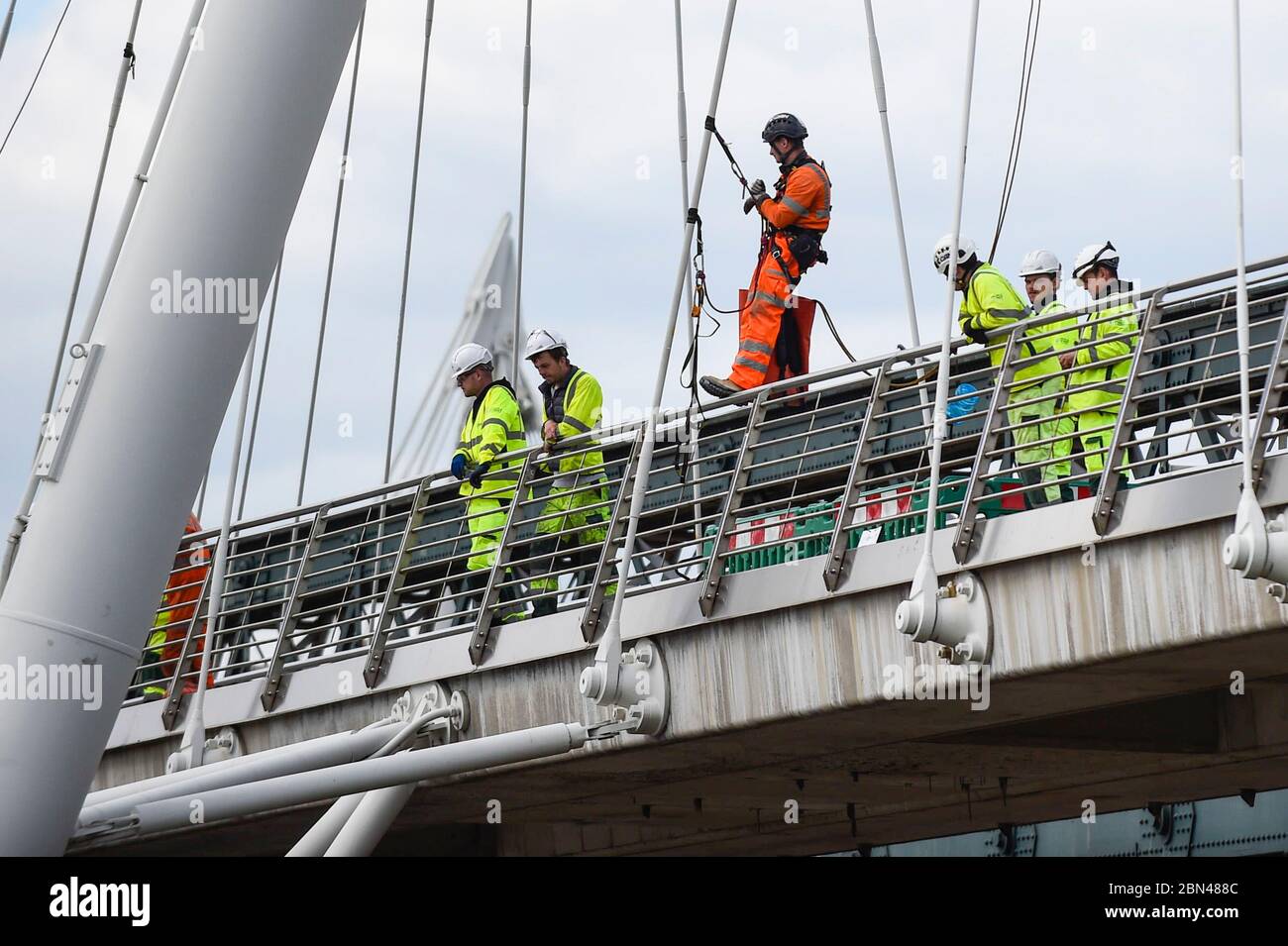 Death of construction workers hi-res stock photography and images - Alamy