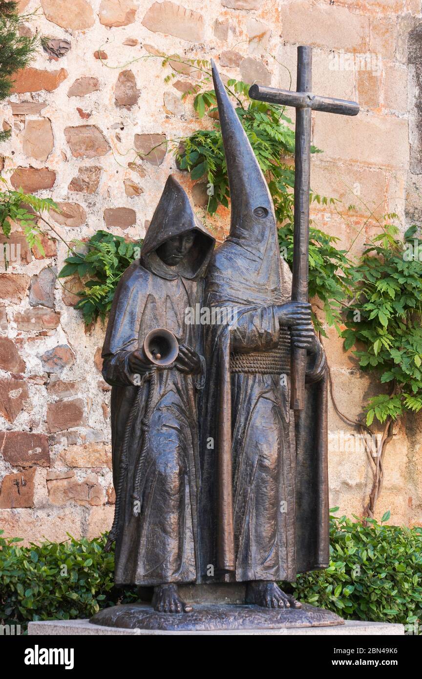 statue outside church Stock Photo - Alamy