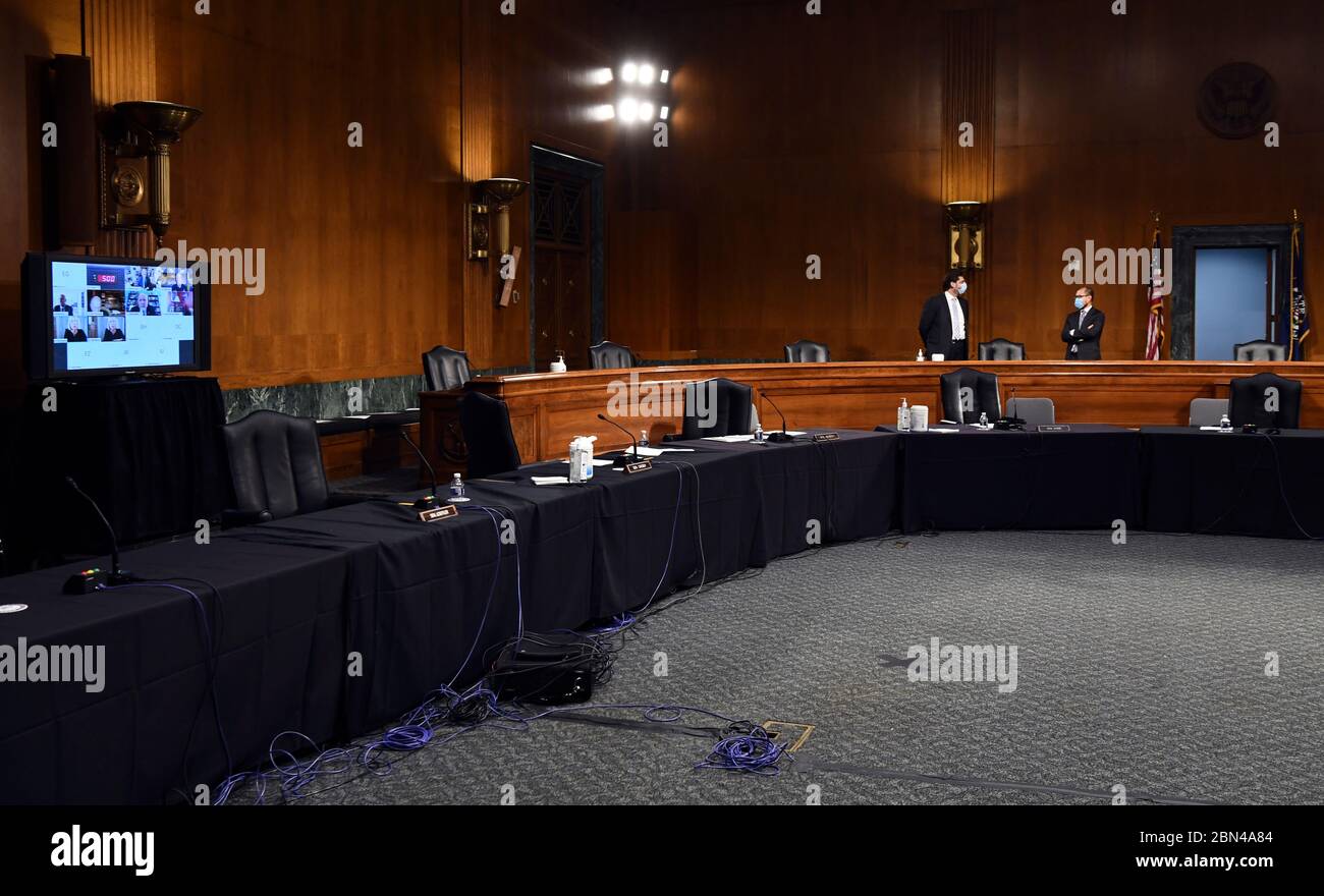 Wrap up work hi-res stock photography and images - Alamy