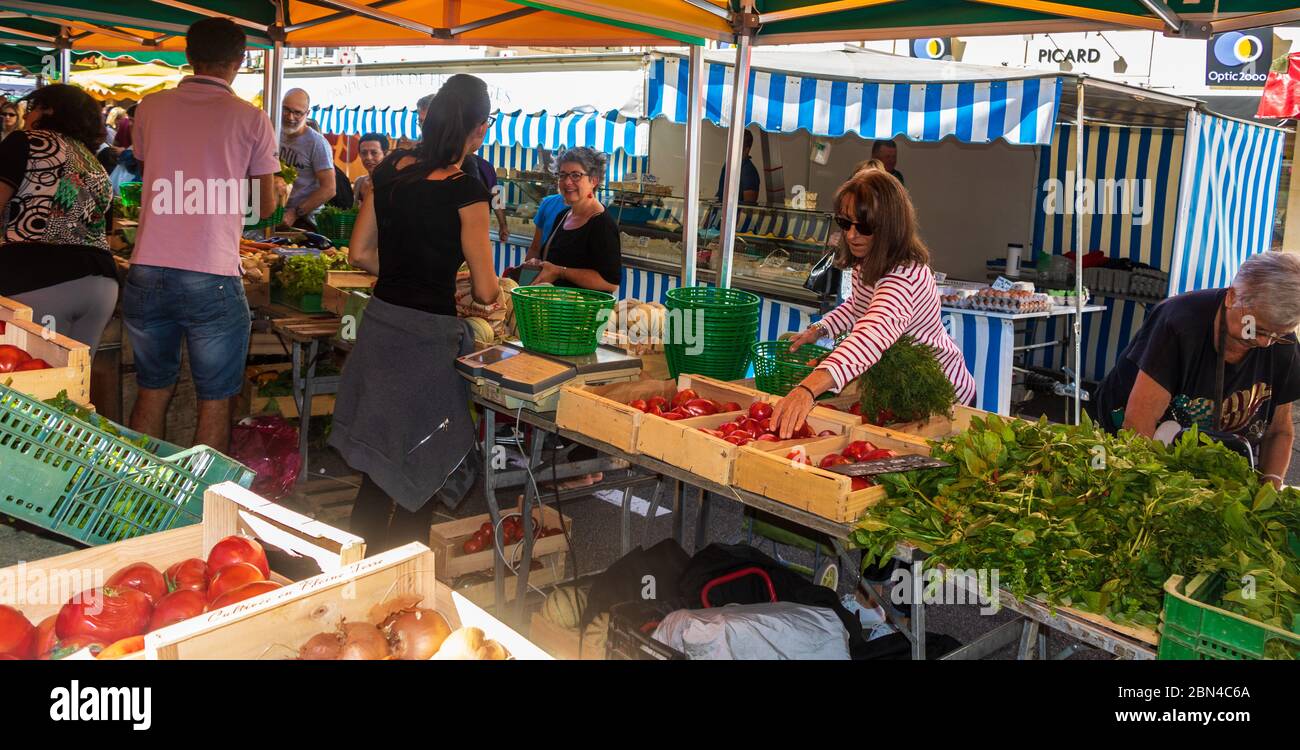 French Farmers Market Stal Stock Photo - Alamy