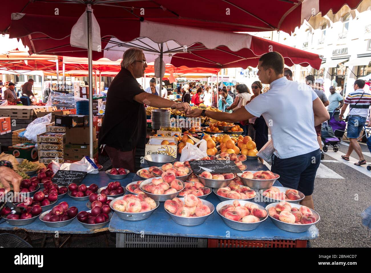 French Farmers Market Stal Stock Photo - Alamy