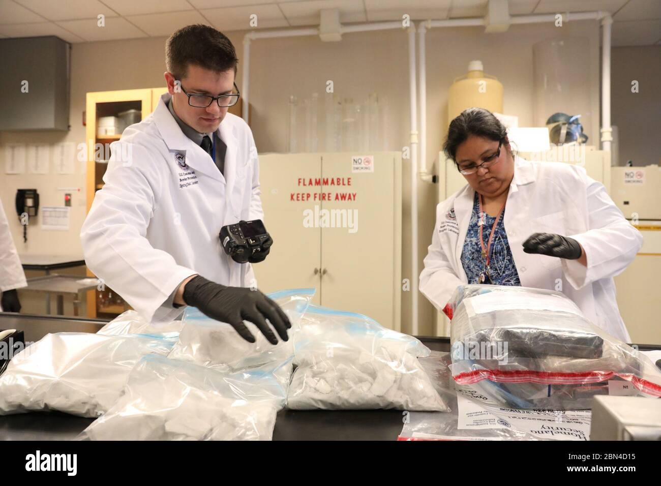 Laboratories and scientific services hi-res stock photography and ...