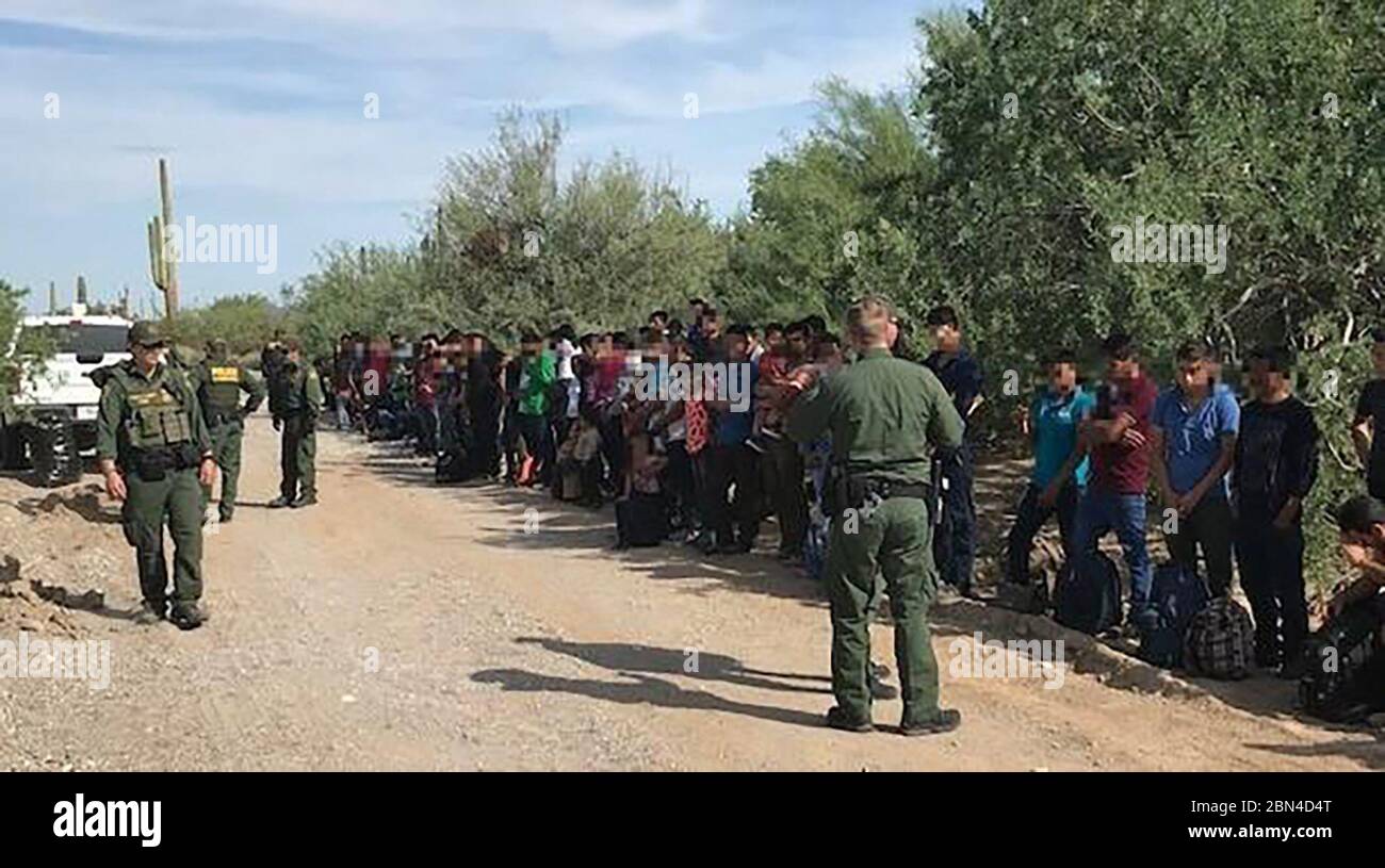 Border fence near ajo hi-res stock photography and images - Alamy