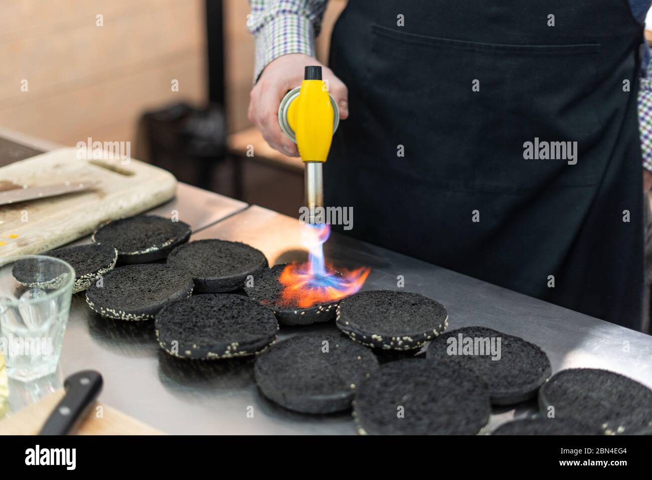 Chef using culinary torch hi-res stock photography and images - Alamy