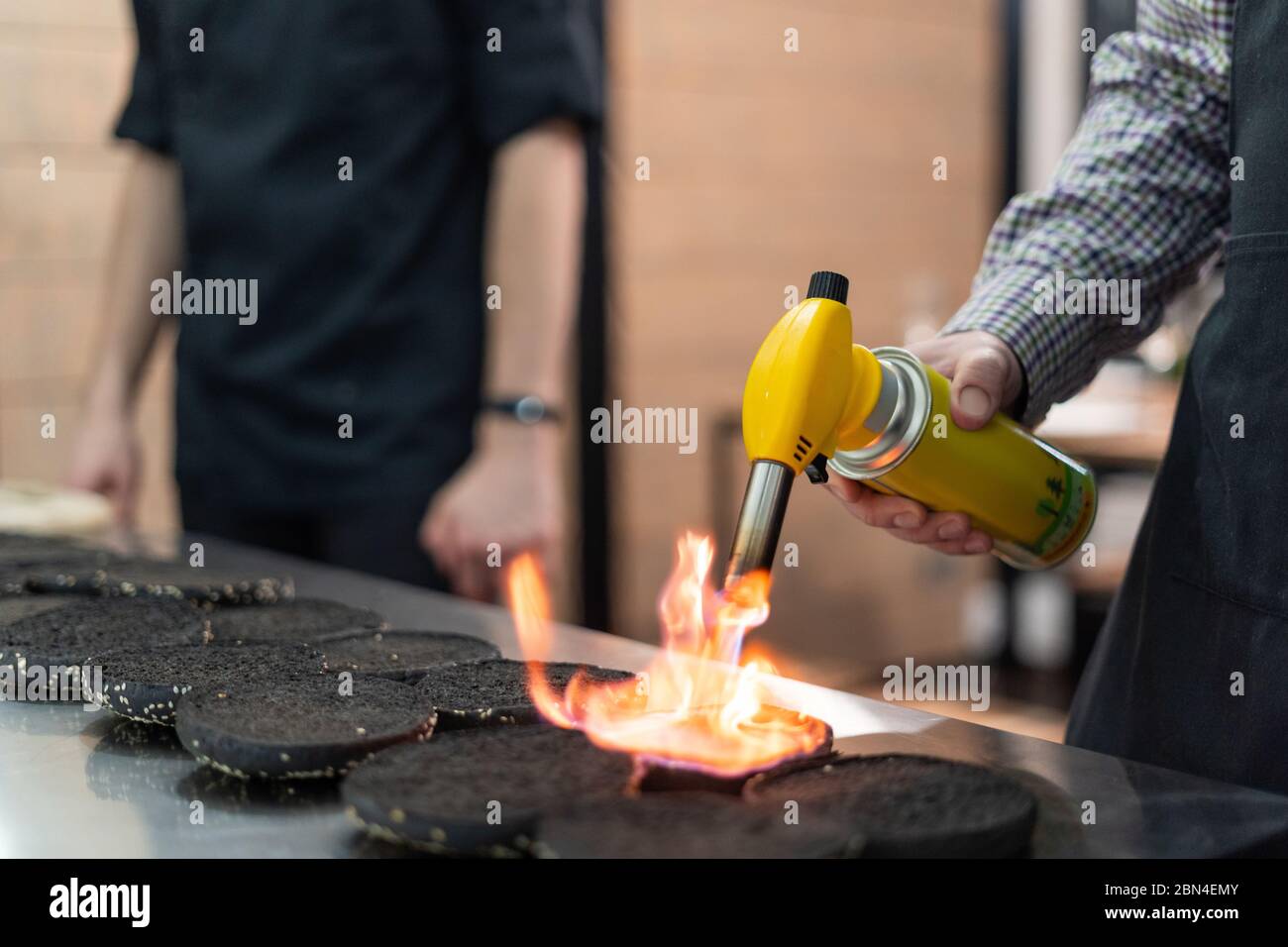Using blowtorch hi-res stock photography and images - Alamy