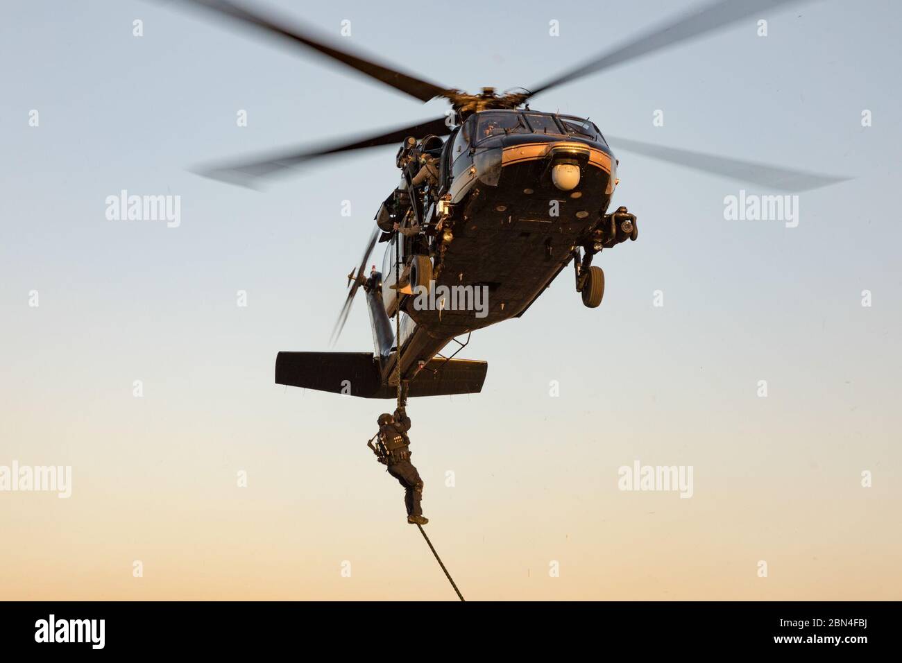 Helicopter rope suspension techniques hi-res stock photography and ...