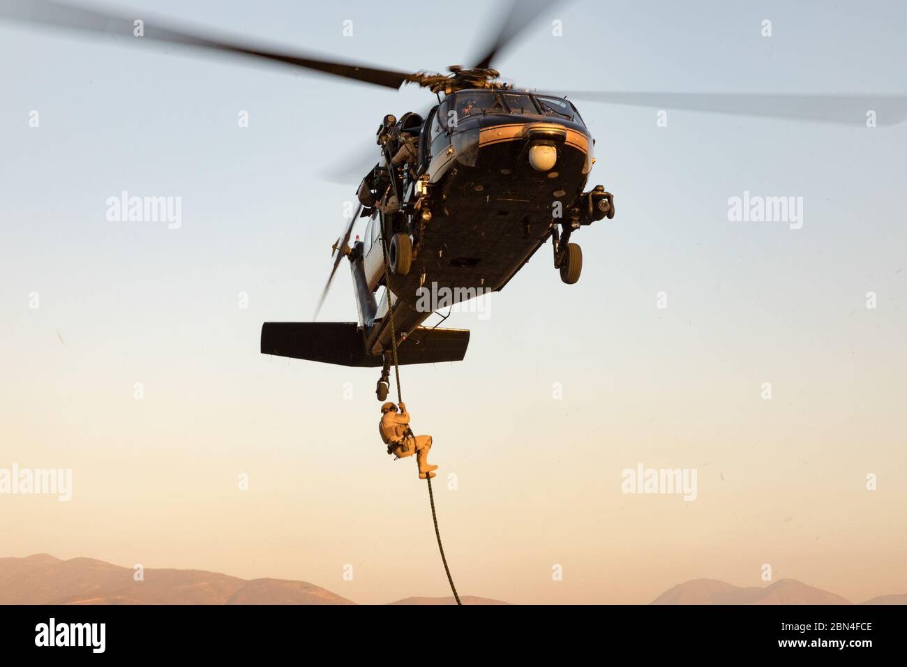 Helicopter rope suspension techniques hi-res stock photography and ...