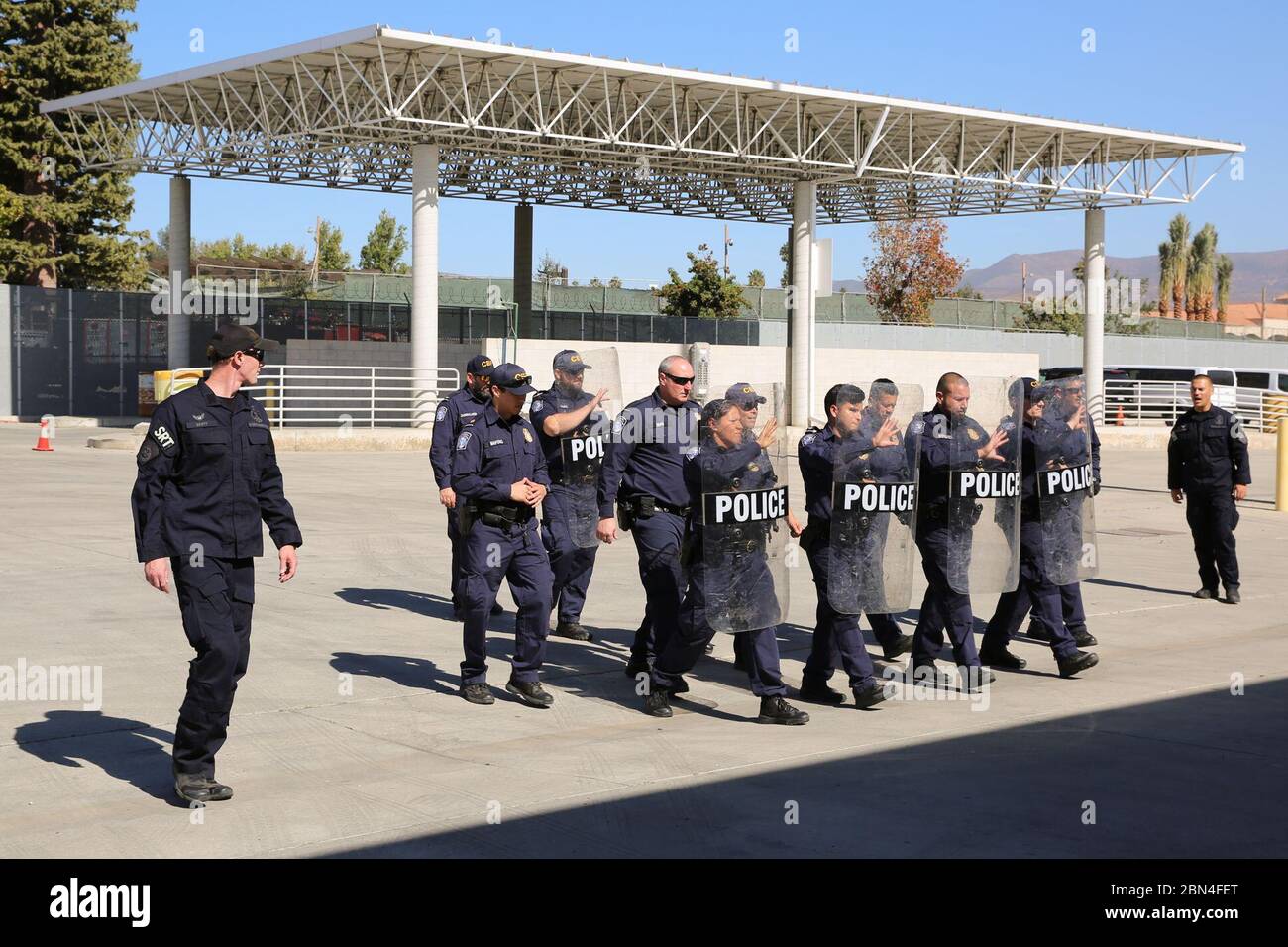 Officers from the San Diego Field Office Special Response Team (SRT ...