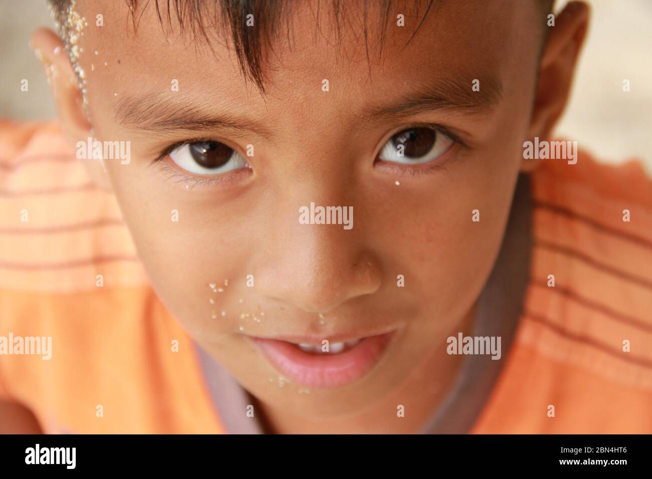 Close up shot of a boy's smiling face looking at the camera Stock Photo ...