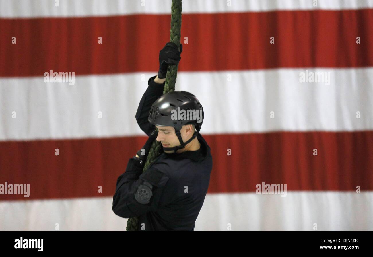 Repelling training exercise hi-res stock photography and images - Alamy