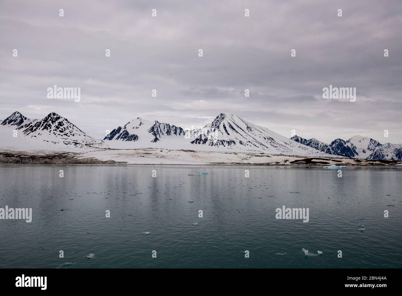 Arctic landscape with beautiful lighting in Svalbard Stock Photo - Alamy