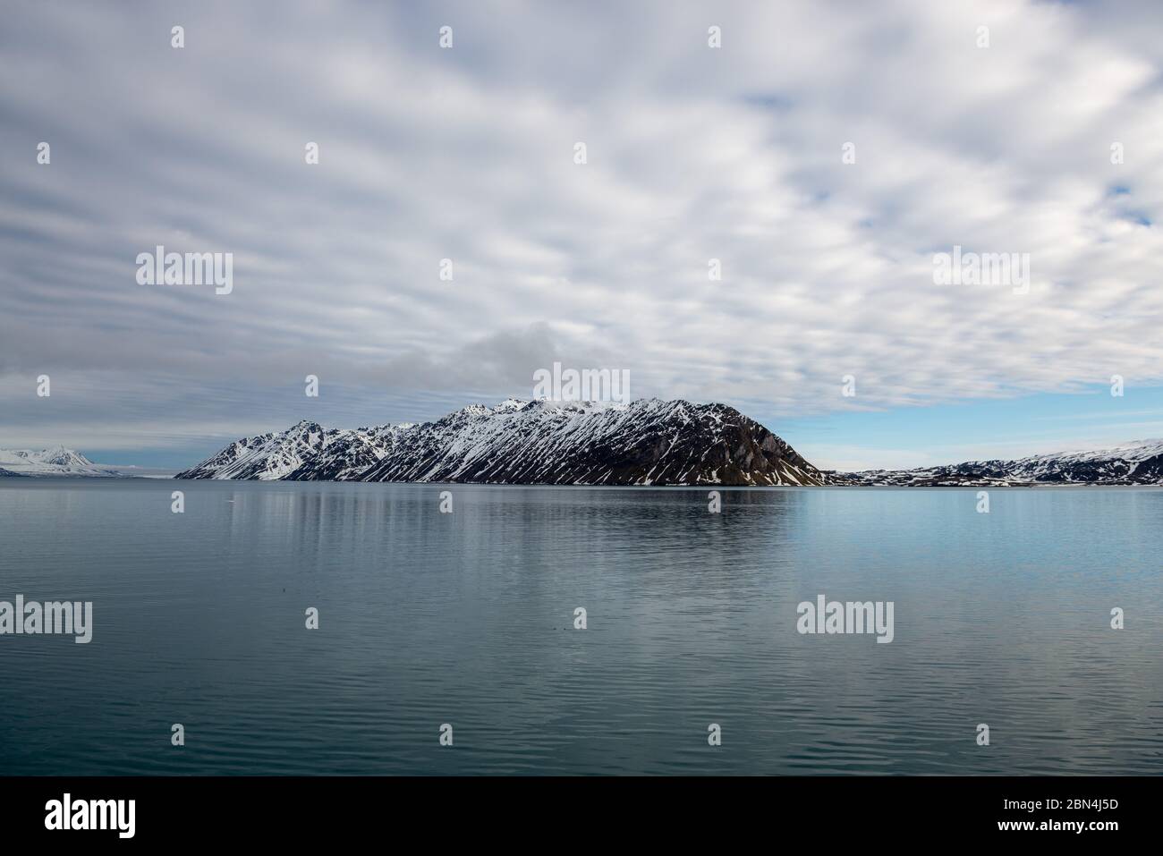 Arctic landscape with beautiful lighting in Svalbard Stock Photo - Alamy