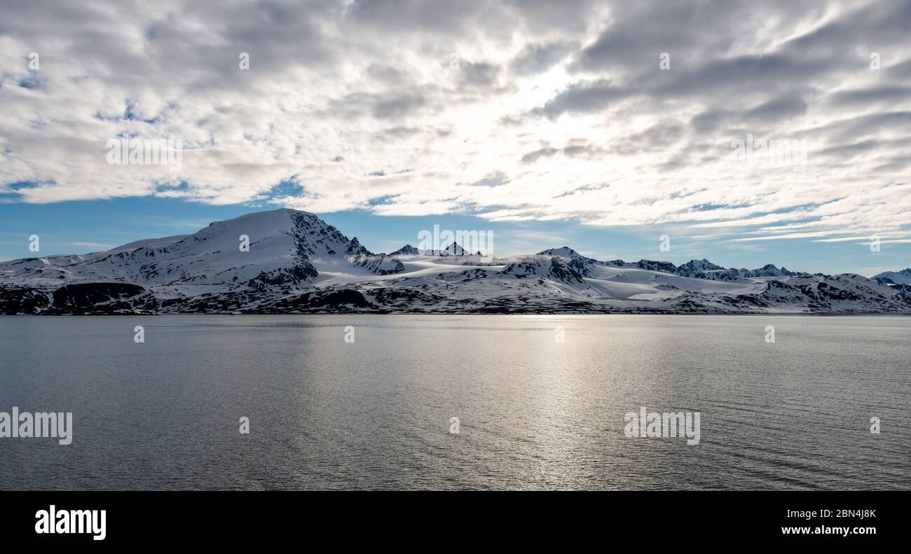 Arctic landscape with beautiful lighting in Svalbard Stock Photo - Alamy