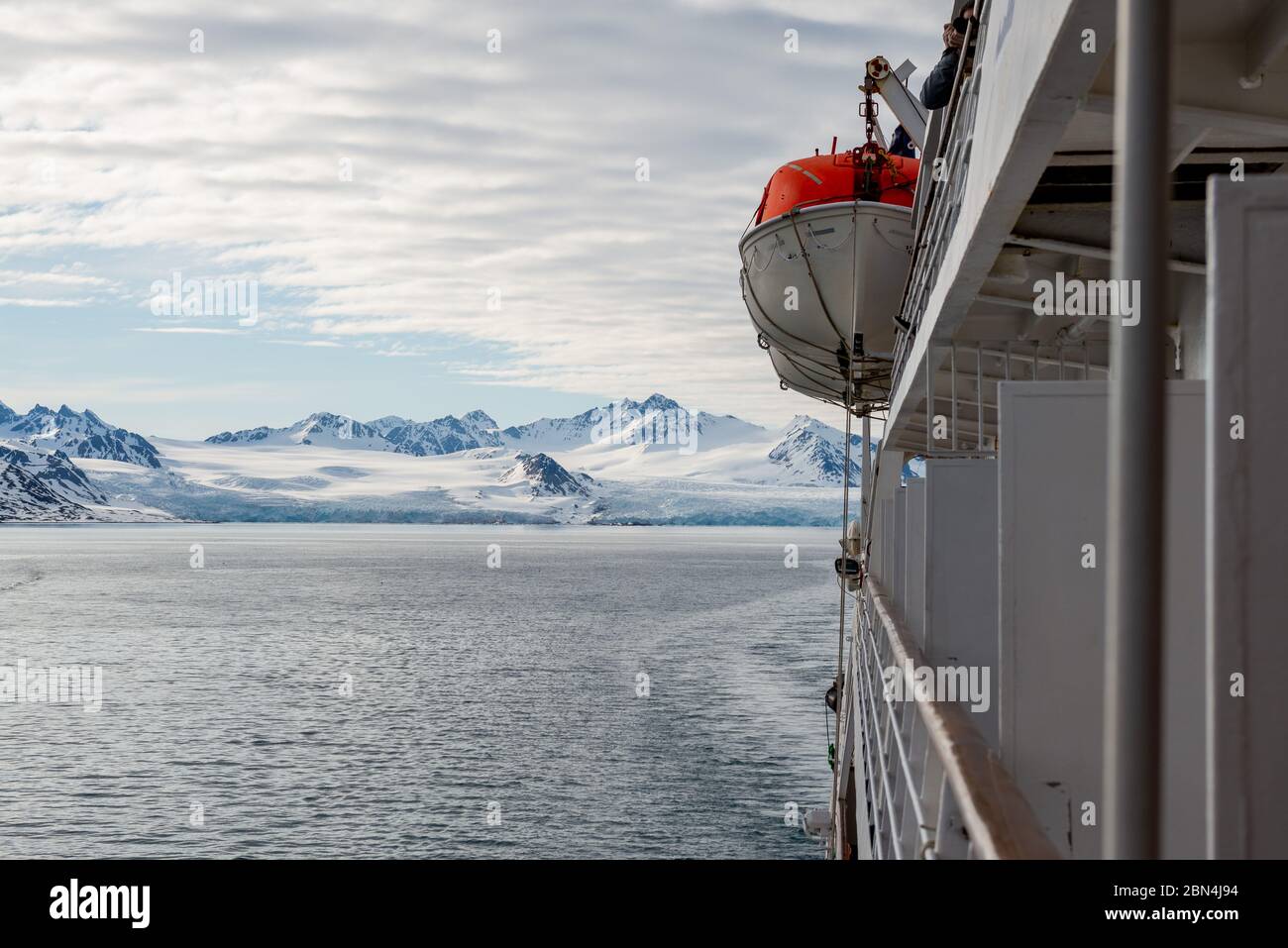 Arctic landscape with beautiful lighting in Svalbard Stock Photo - Alamy