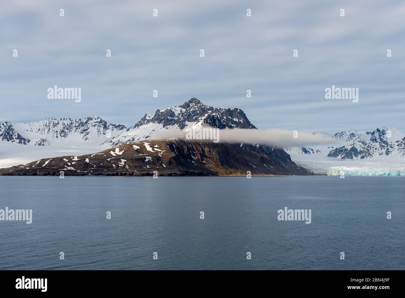 Arctic landscape with beautiful lighting in Svalbard Stock Photo - Alamy