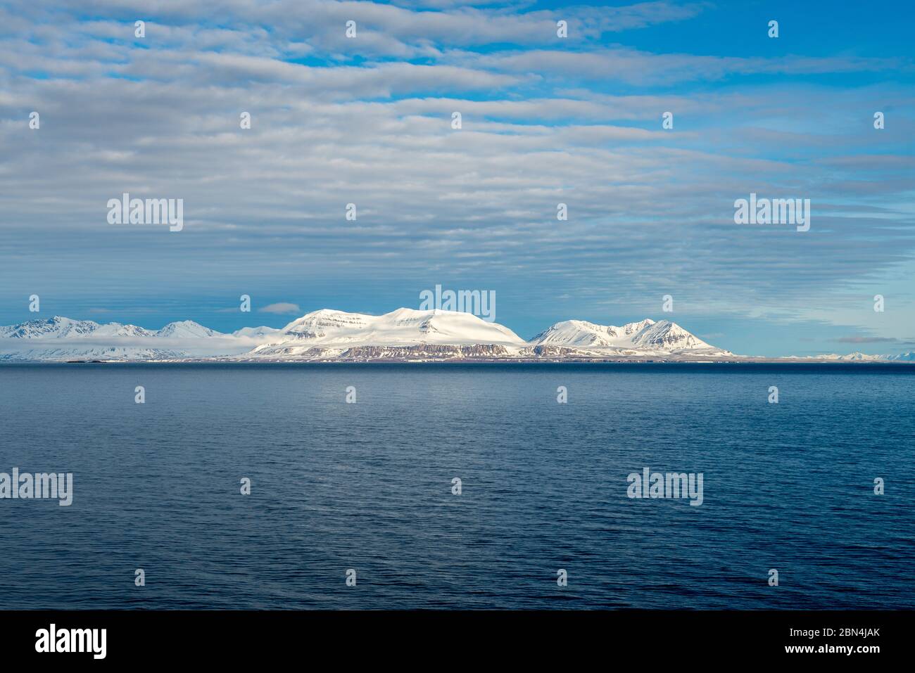 Arctic landscape with beautiful lighting in Svalbard Stock Photo - Alamy