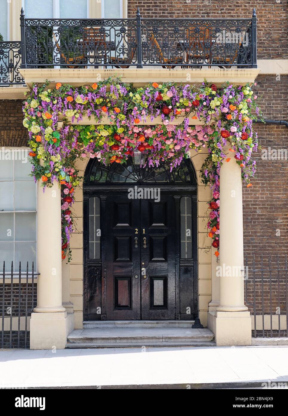 Flowers around the column at Gloucester Place Stock Photo - Alamy