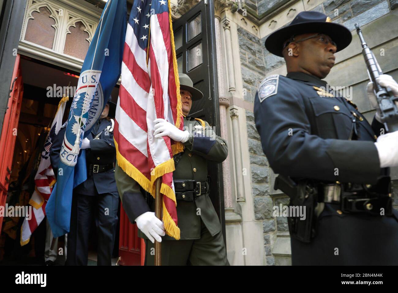 Members of the U.S. Customs and Border Protection Honor Guard ...