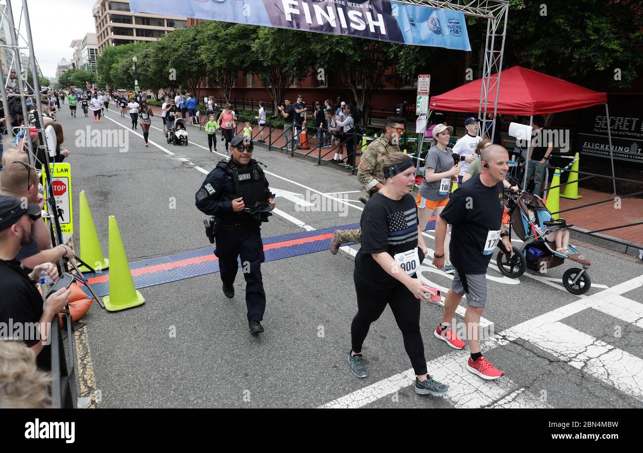13th annual national police week 5k run hi-res stock photography and ...
