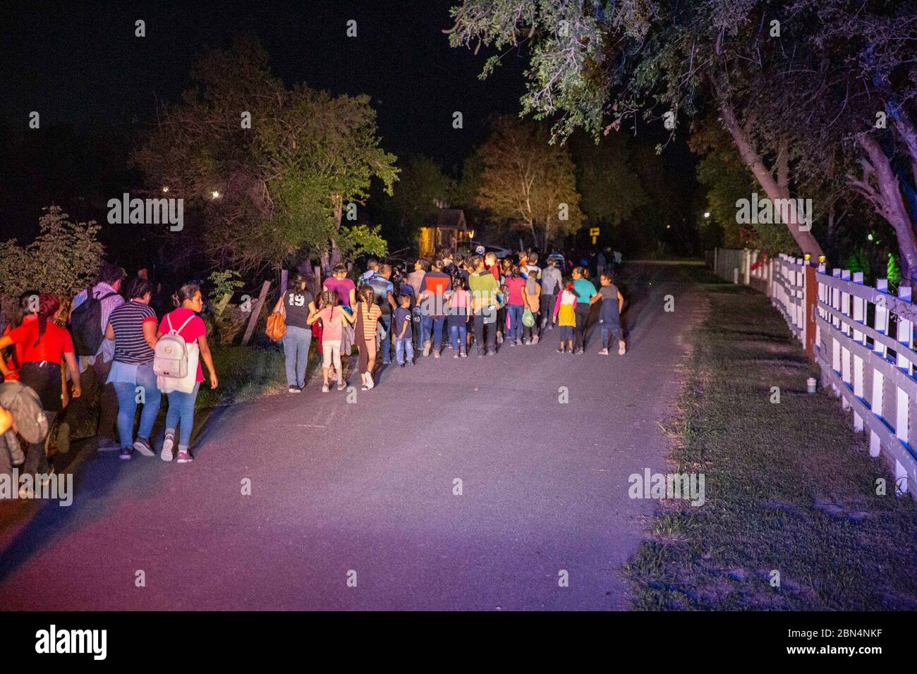 Migrants crossing the rio grande u s hi-res stock photography and ...