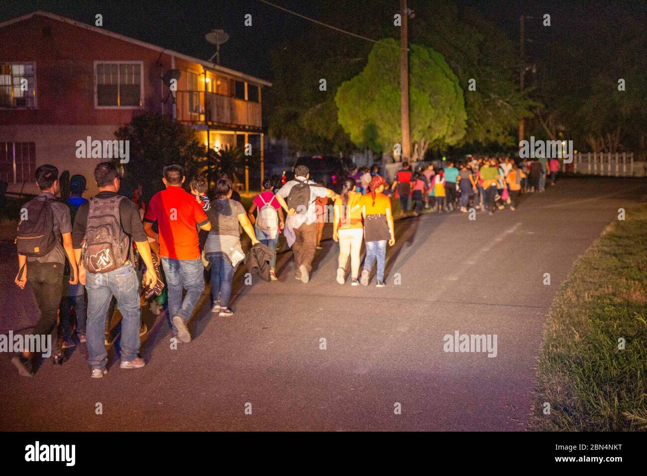 Migrants crossing the rio grande u s hi-res stock photography and ...