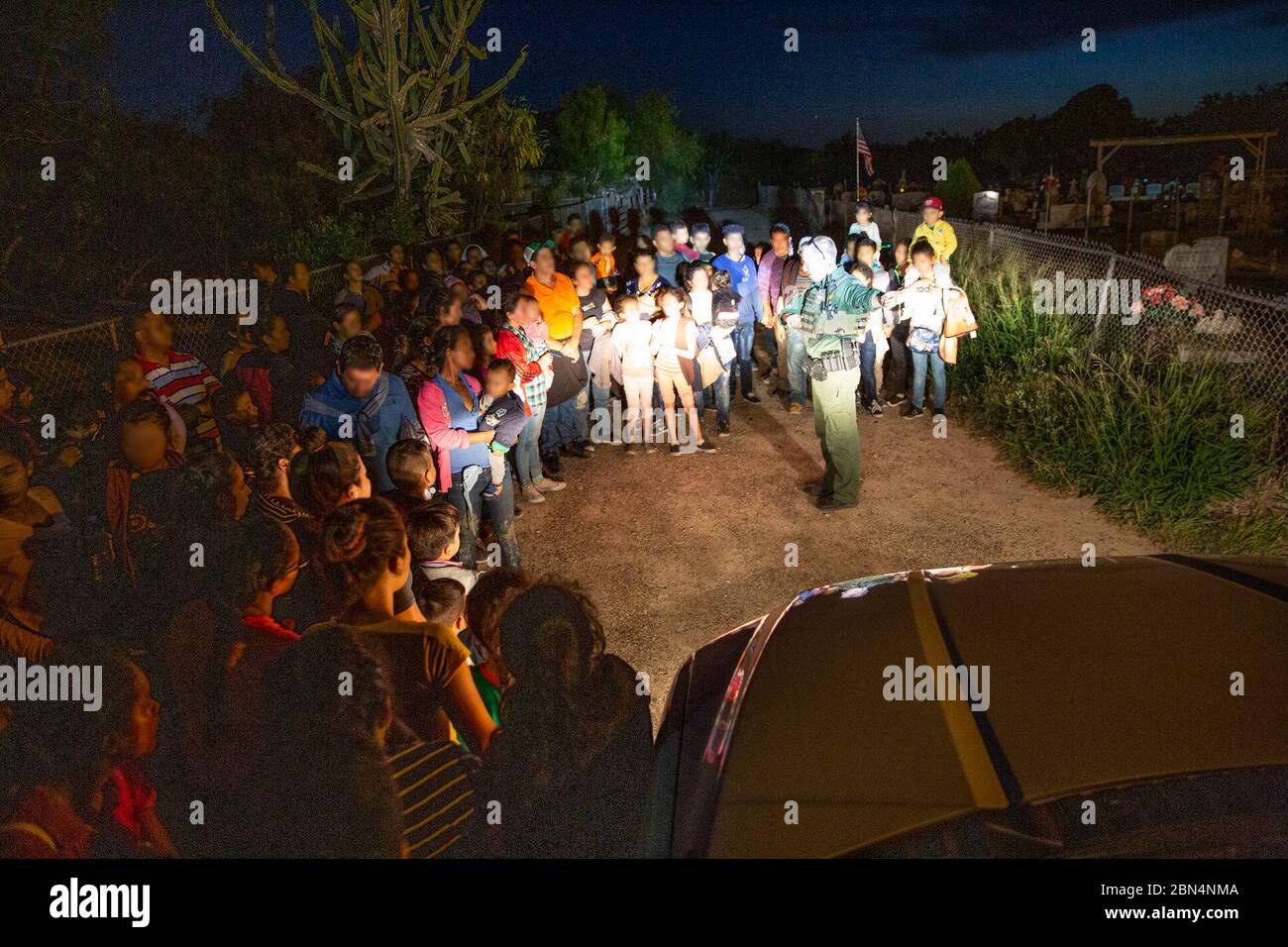 Migrants crossing the rio grande u s hi-res stock photography and ...