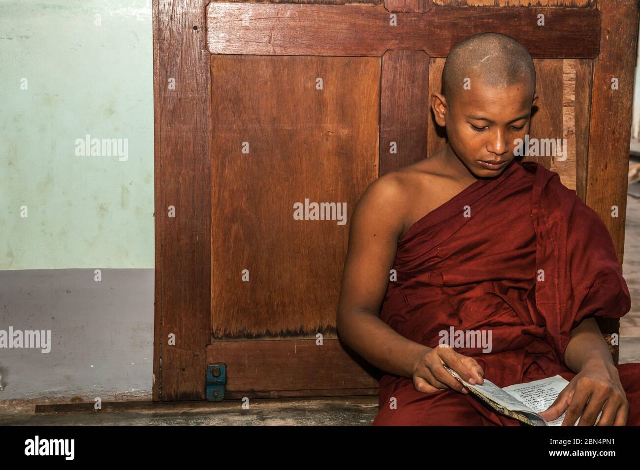 South east asian buddhists hi-res stock photography and images - Alamy