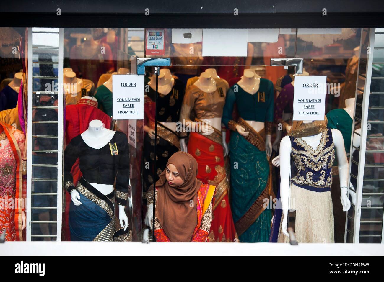 Sari shop uk hi-res stock photography and images - Alamy