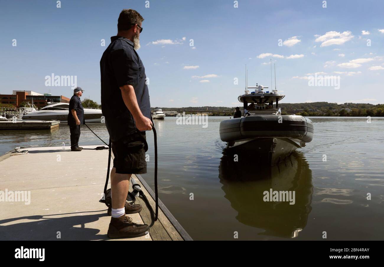 Support personnel at the Washington Navy Yard await the arrival of the ...