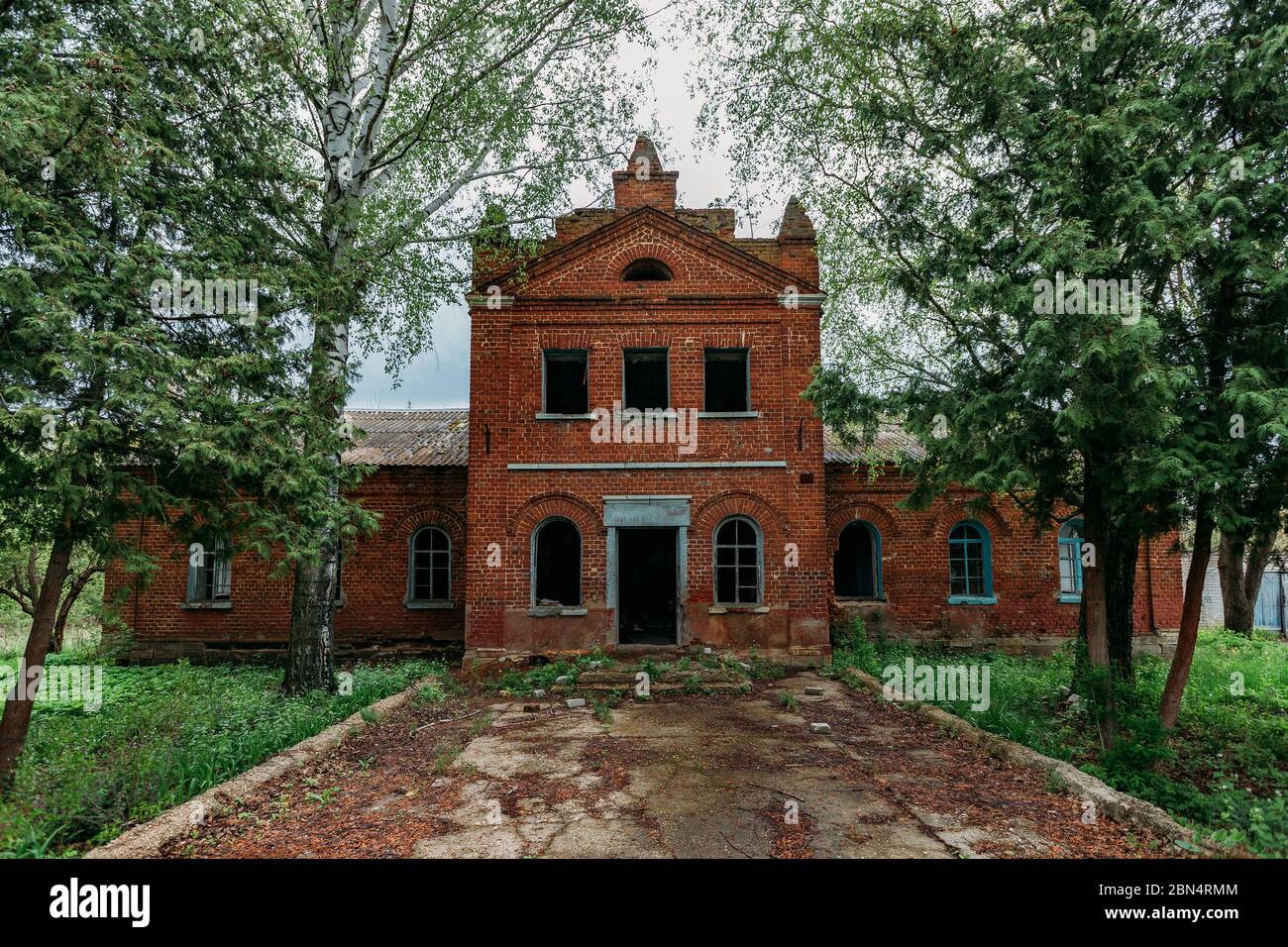 Red brick mansion hi-res stock photography and images - Alamy