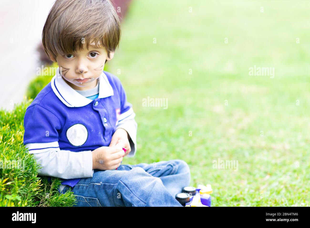 Indian children eating hi-res stock photography and images - Alamy