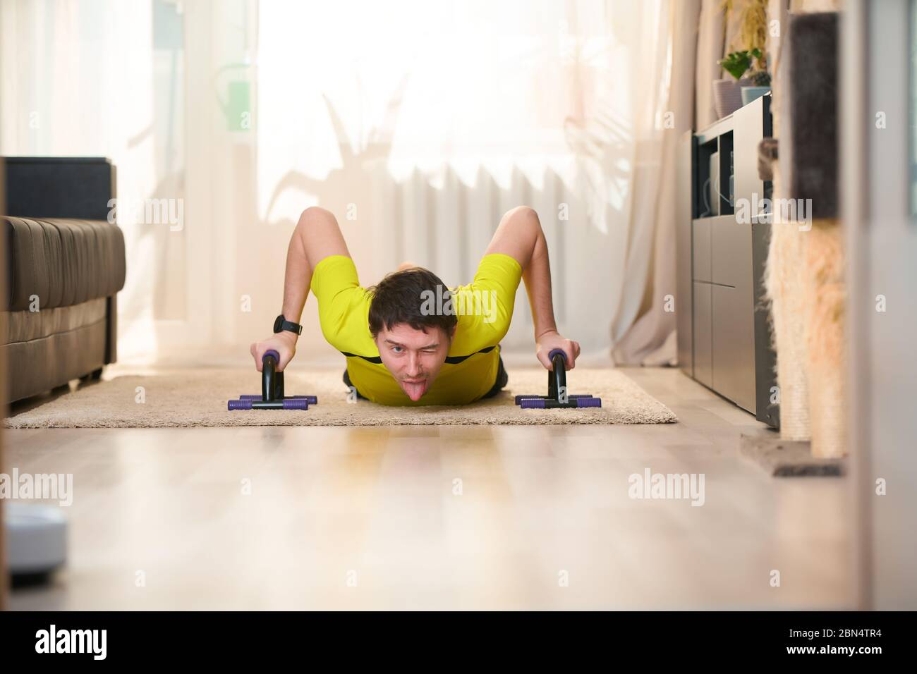 Push up bars hi-res stock photography and images - Alamy