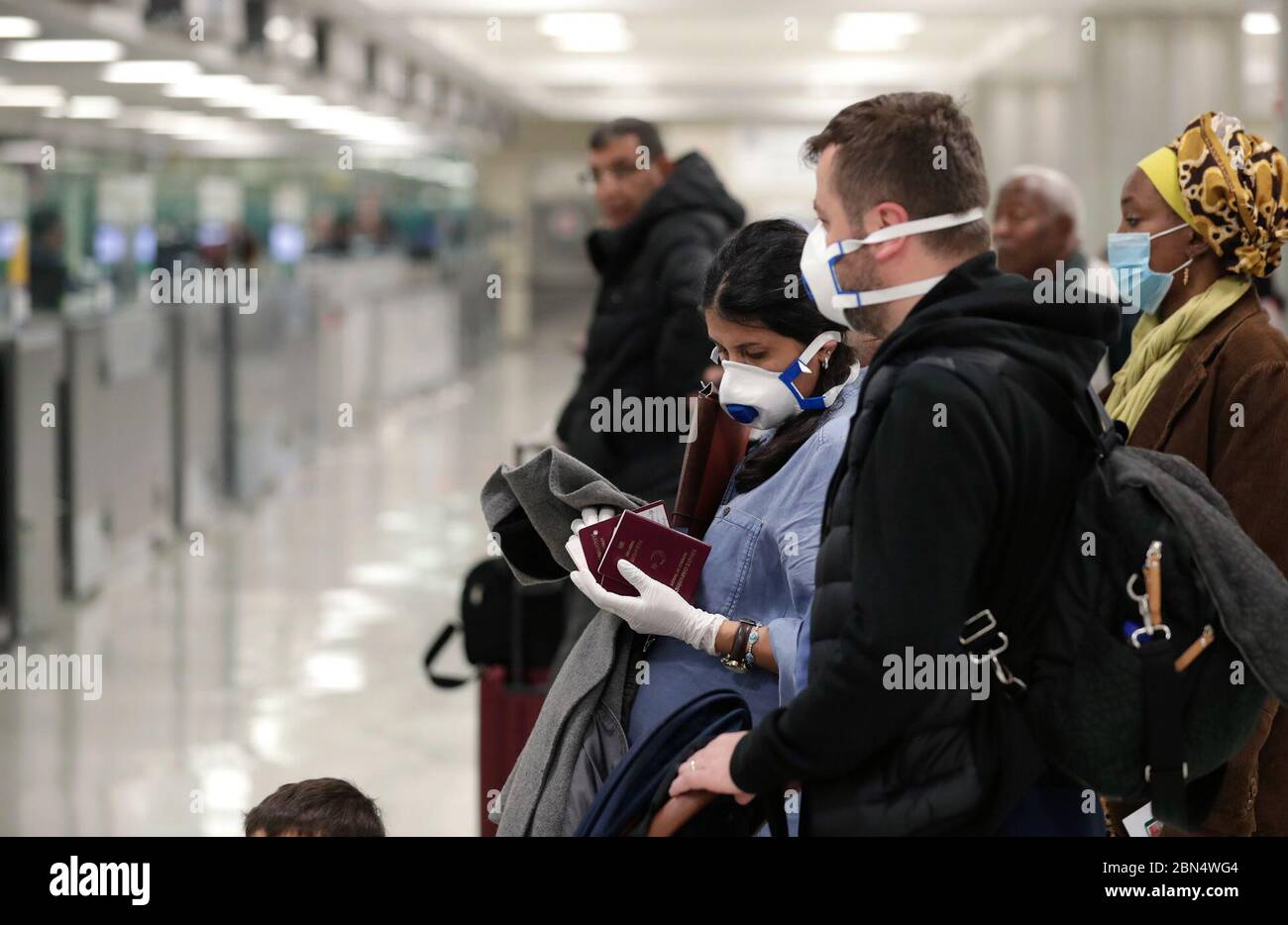 International travelers arriving at Dulles International Airport on ...
