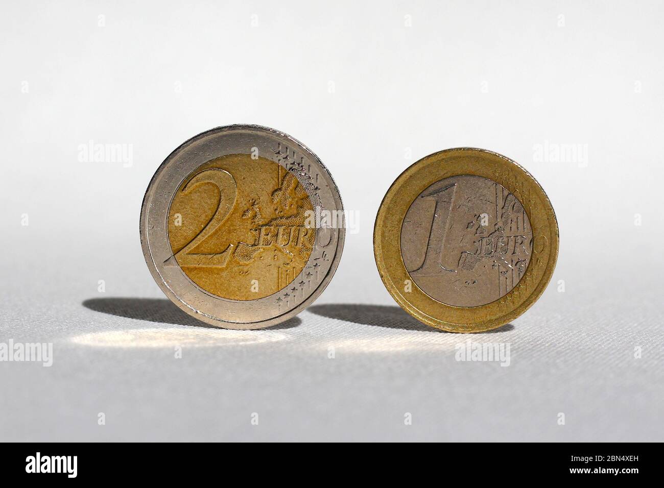 Two euro coins hi-res stock photography and images - Alamy