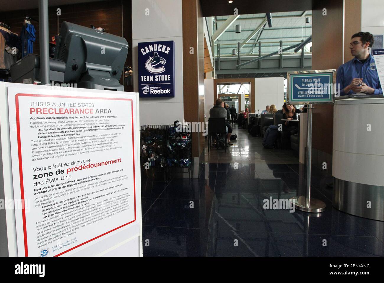 Flight gates hi-res stock photography and images - Alamy