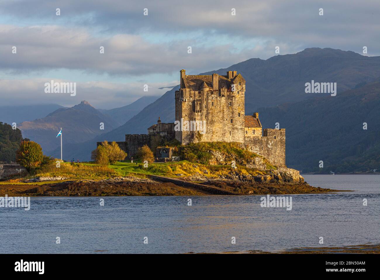 Eilean Donan Castle, Loch Duich, Dornie, Kyle of Lochalsh, Western ...