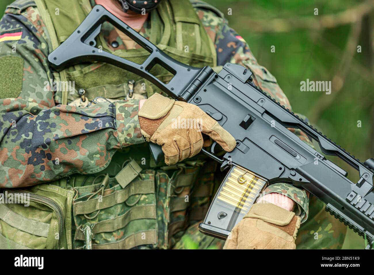 German soldier with a german assault rifle Stock Photo - Alamy